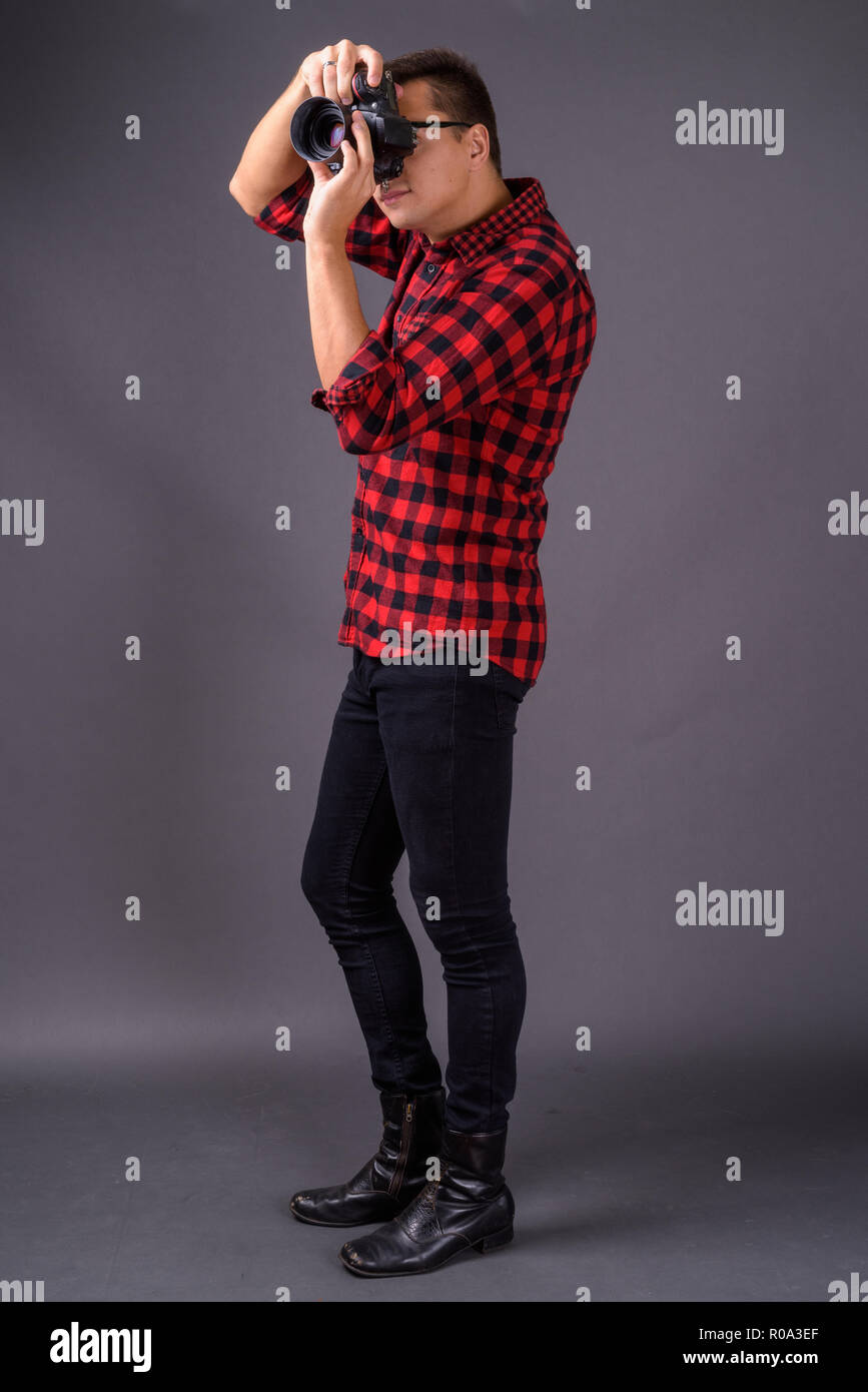 Camera photographer man hi-res stock photography and images - Alamy