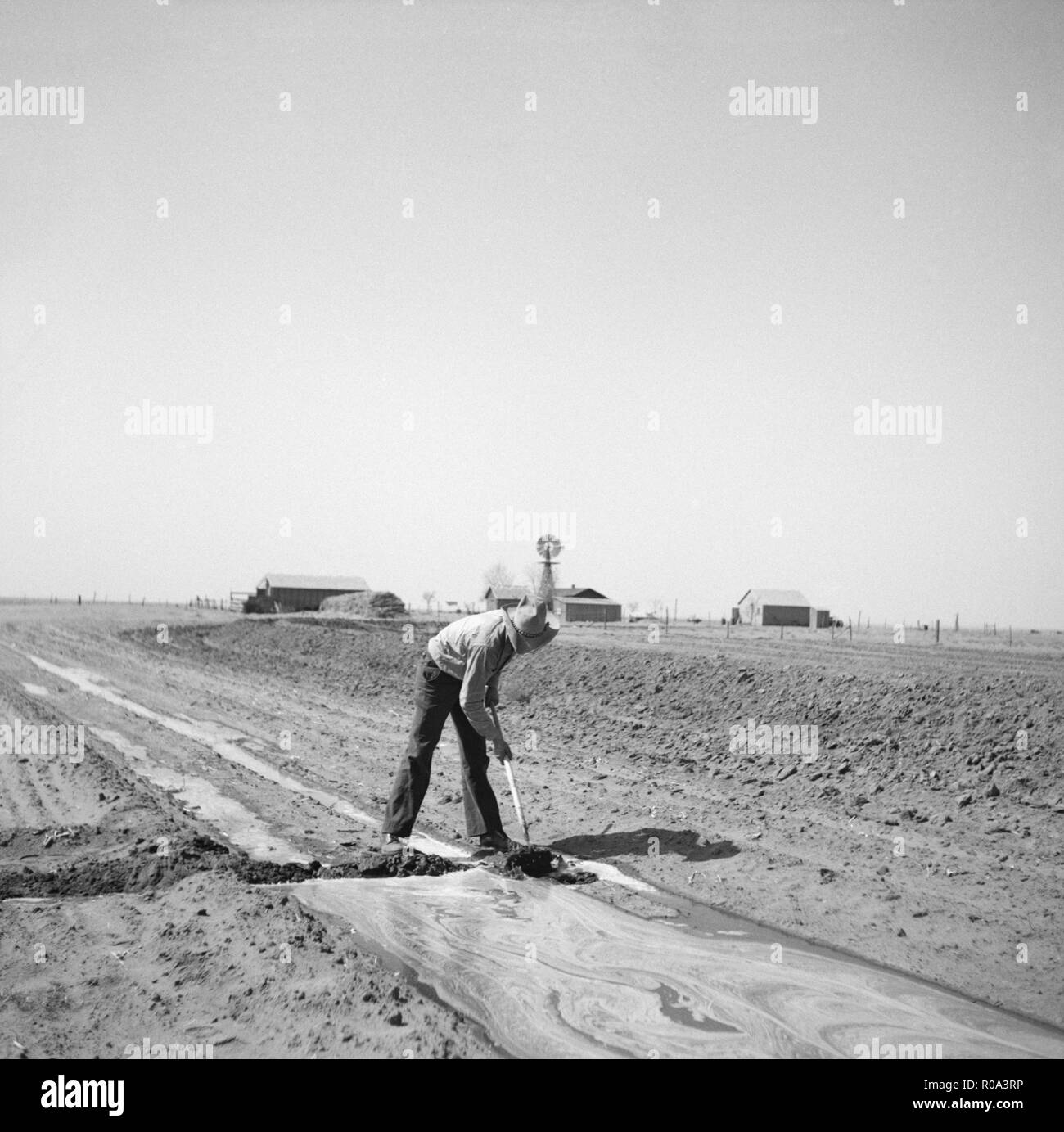 Dust bowl farm drought hi-res stock photography and images - Alamy