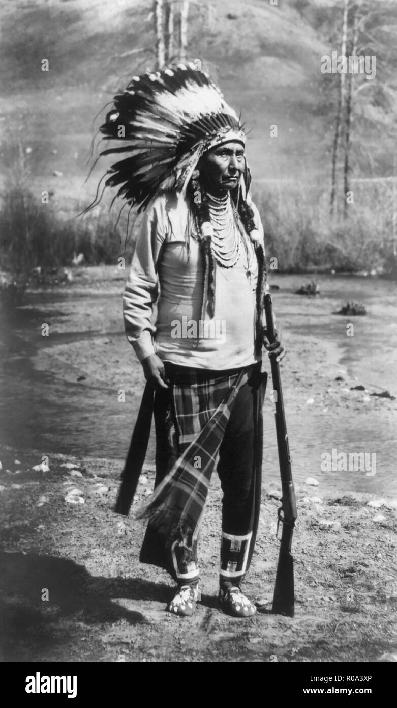 Headdress chief Black and White Stock Photos & Images - Alamy