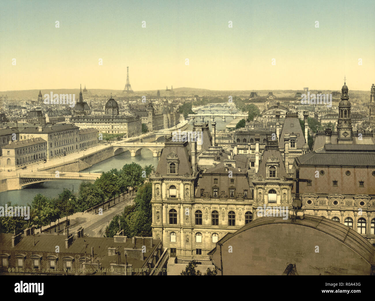 Paris 1900s eiffel tower hi-res stock photography and images - Alamy