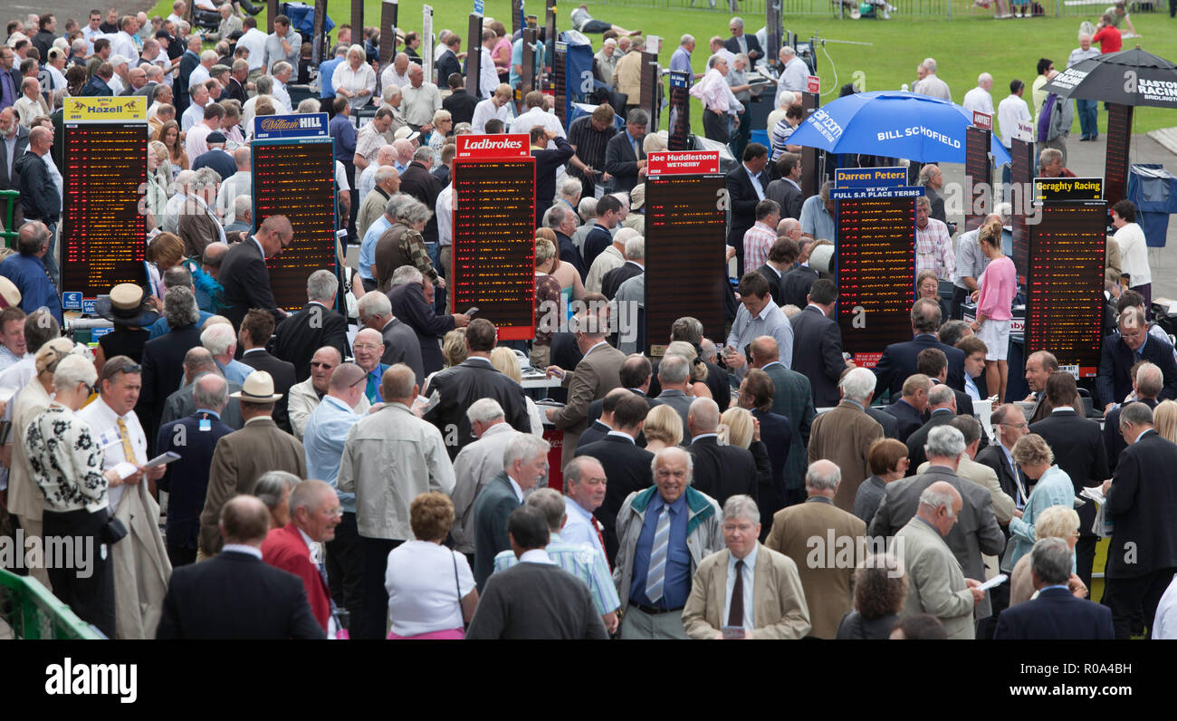 Bookies racecourse hi-res stock photography and images - Alamy