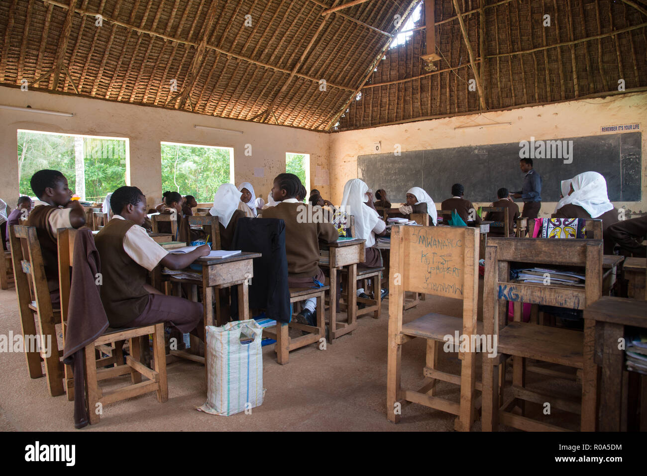 Schoolgirls schoolboys sitting in hi-res stock photography and images ...