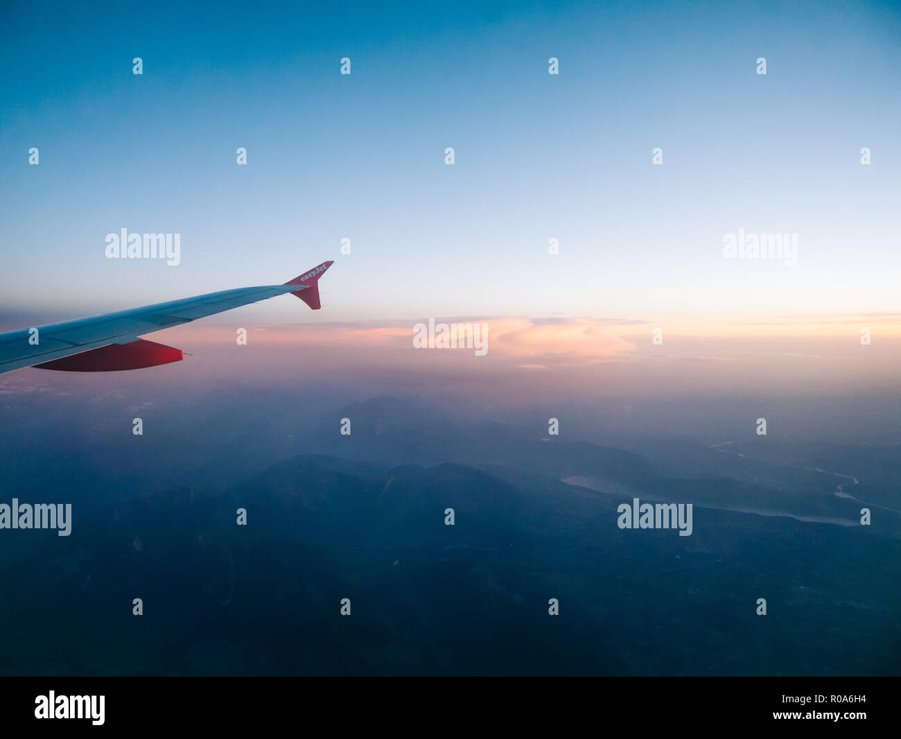 Easyjet plane view from window hi-res stock photography and images - Alamy
