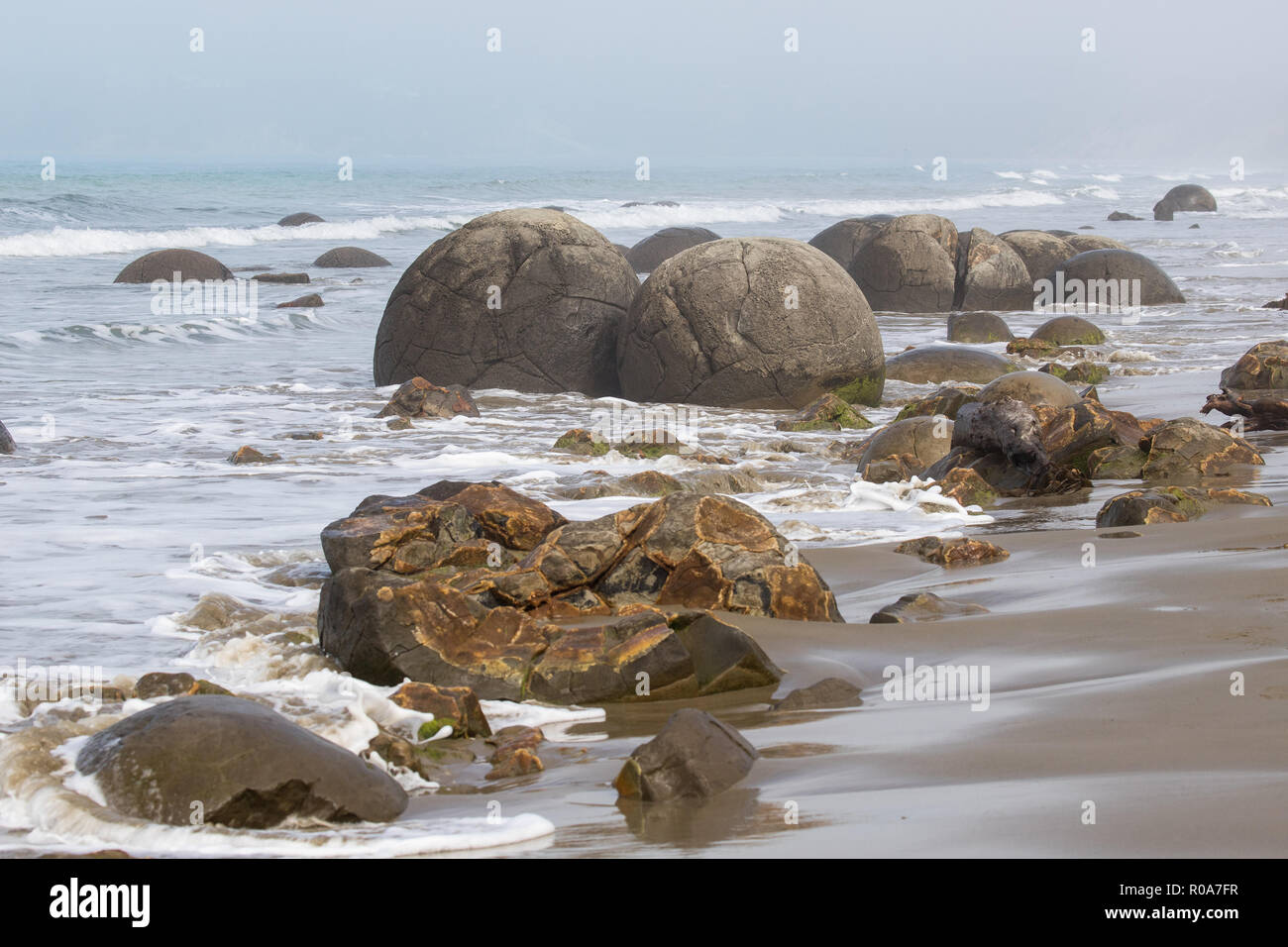 Moreaki boulders new zealand hi-res stock photography and images - Alamy