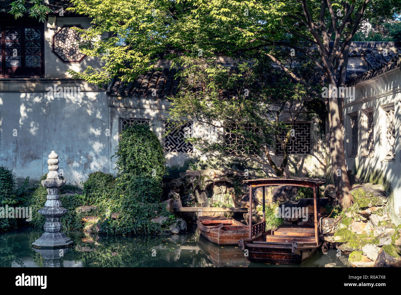 Suzhou garden, traditional architecture Stock Photo - Alamy