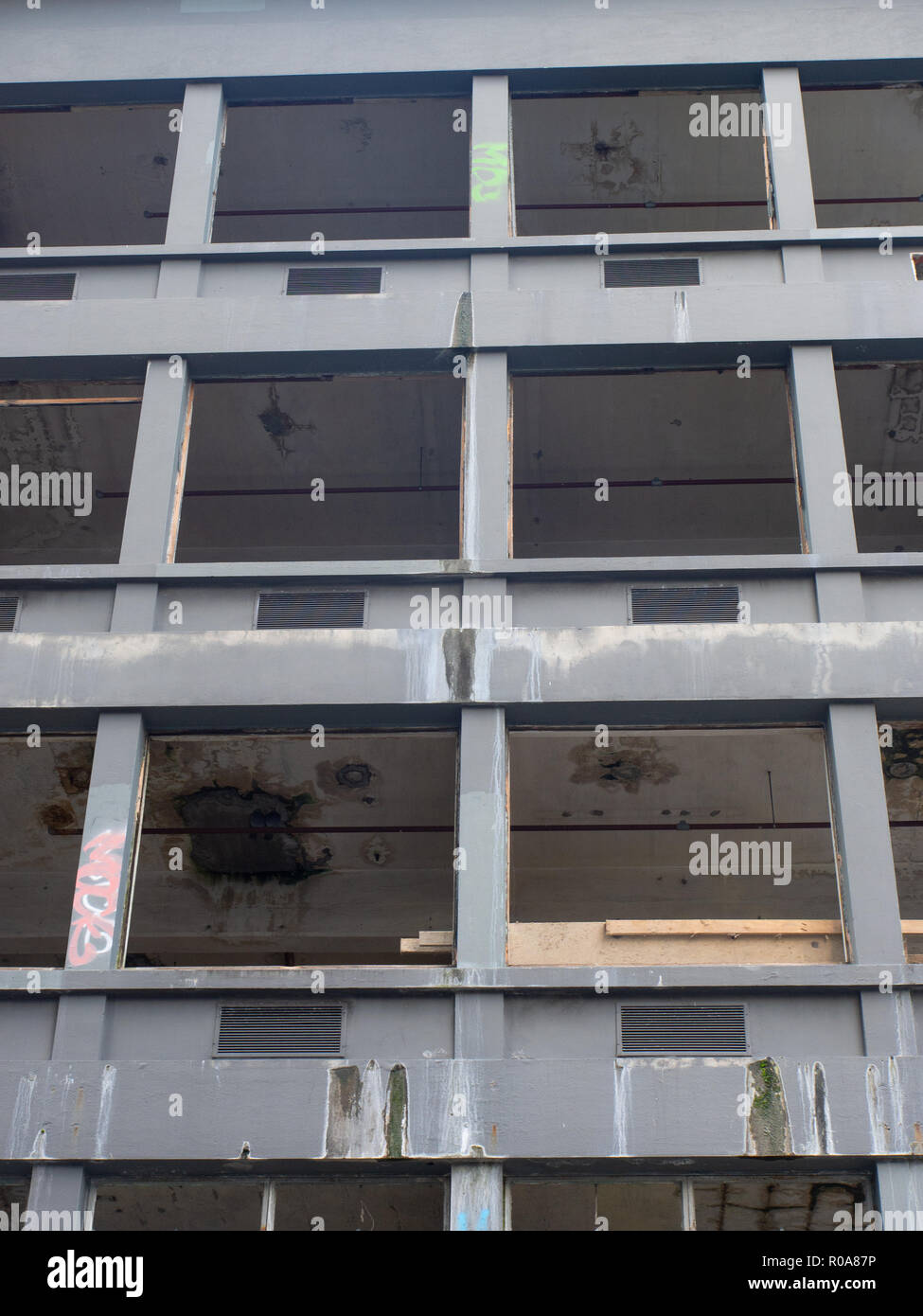 Deconstructed building hi-res stock photography and images - Alamy