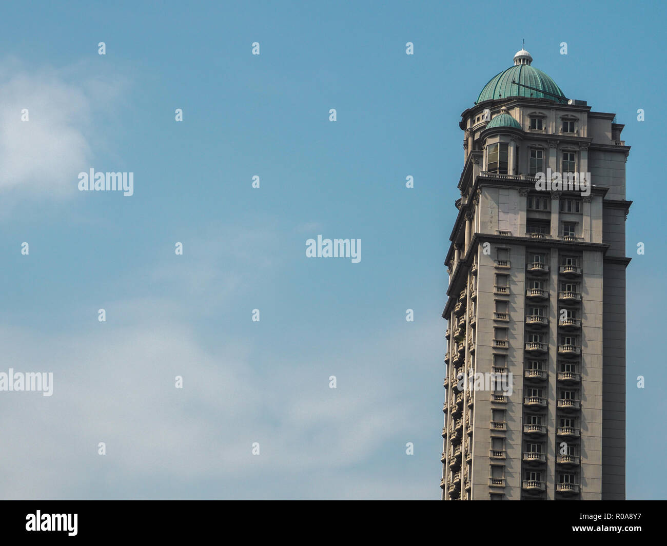 Vintage skyscraper building hi-res stock photography and images - Alamy