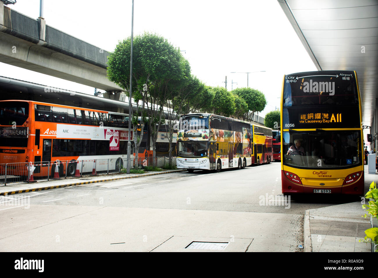 Airport parking buses hi-res stock photography and images - Alamy