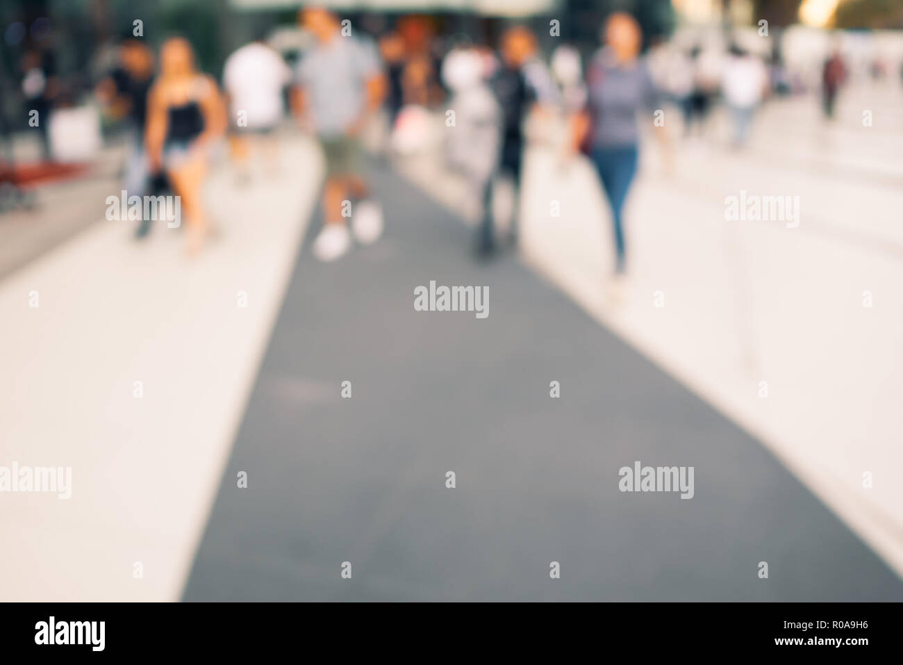 Blurred people street hi-res stock photography and images - Alamy