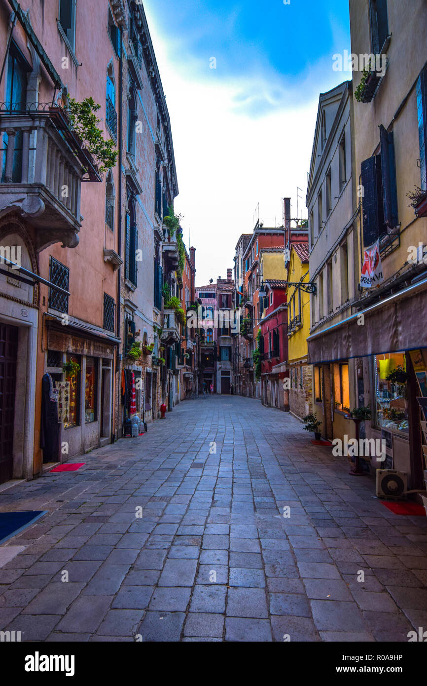 Venice hidden streets hi-res stock photography and images - Alamy
