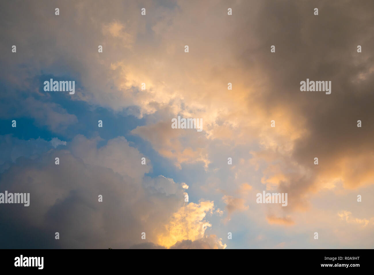 Golden hour sky hi-res stock photography and images - Alamy