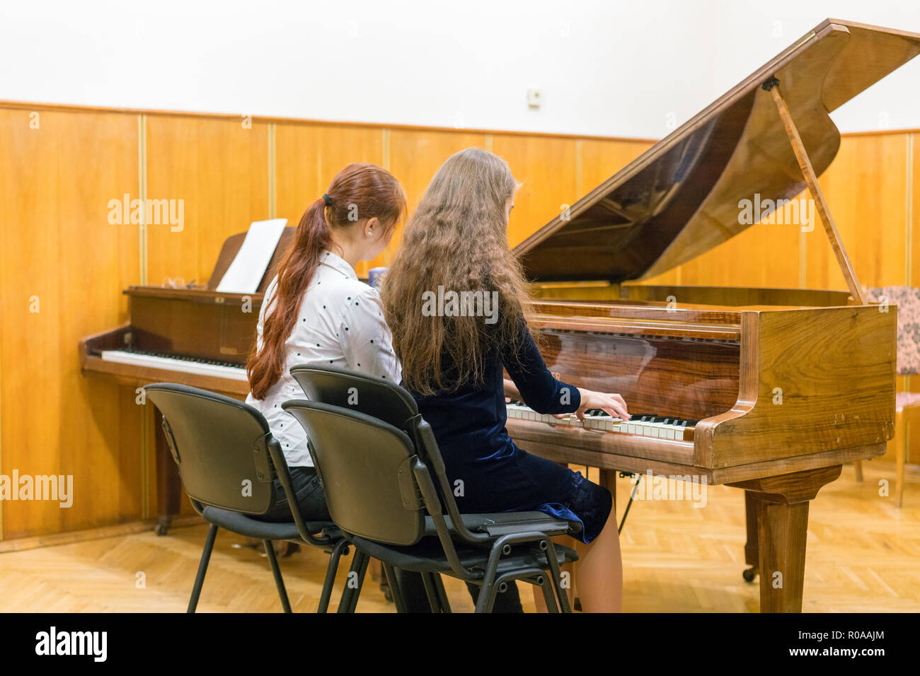 Girl playing piano back hi-res stock photography and images - Alamy