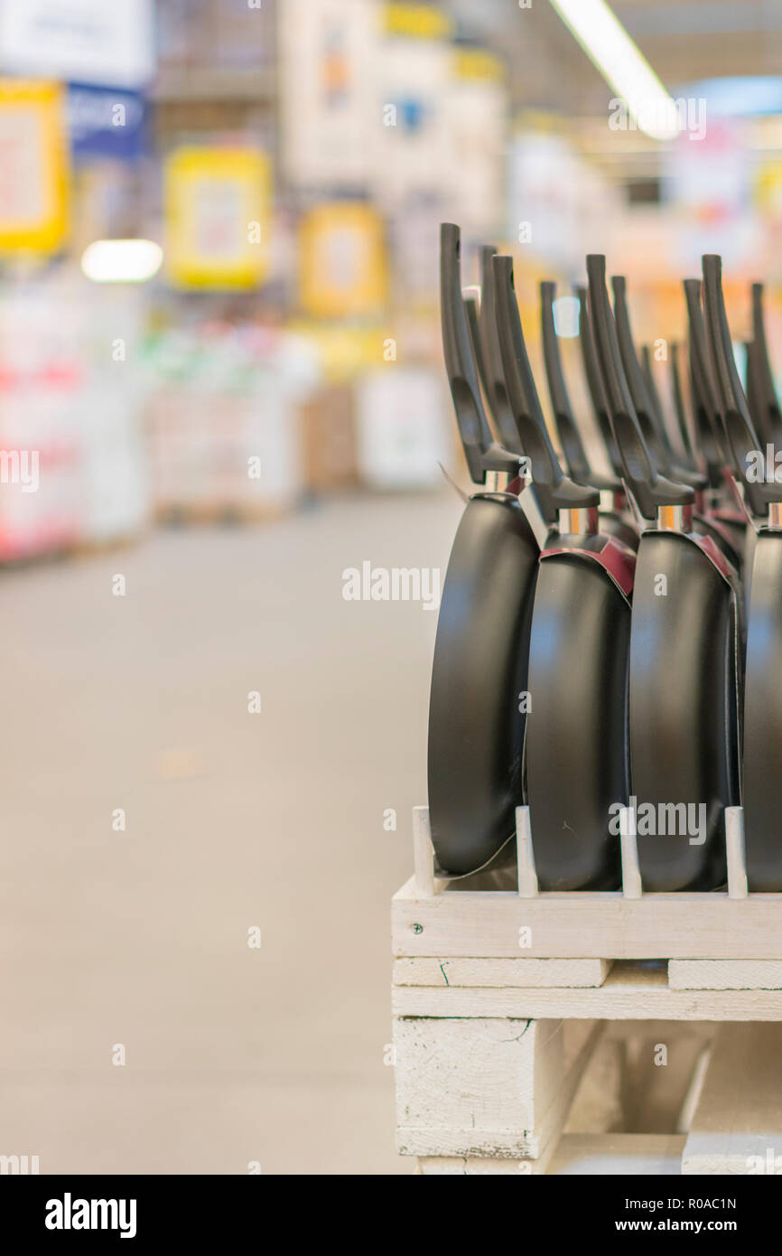 Spices and cooking utensils in a market hi-res stock photography and ...