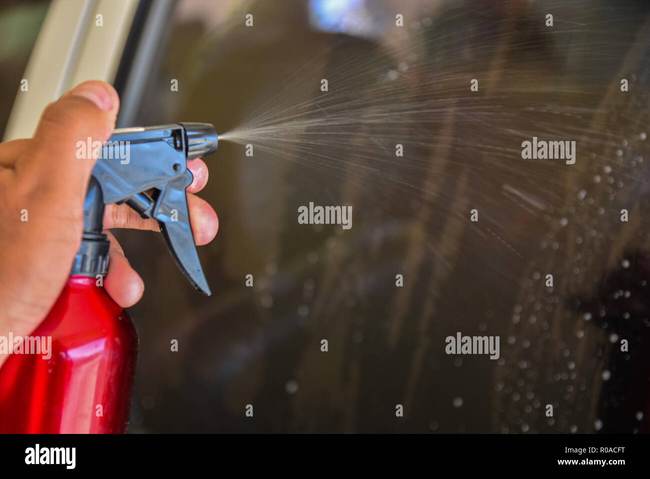 Clean shiny window glass hi-res stock photography and images - Alamy