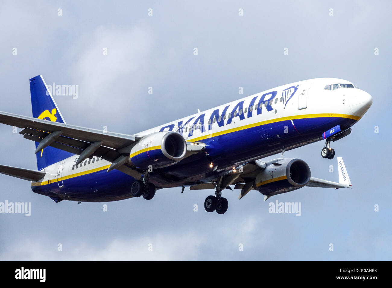 Boeing 737 Ryanair plane landing, chassis of aircraft, eject Stock ...