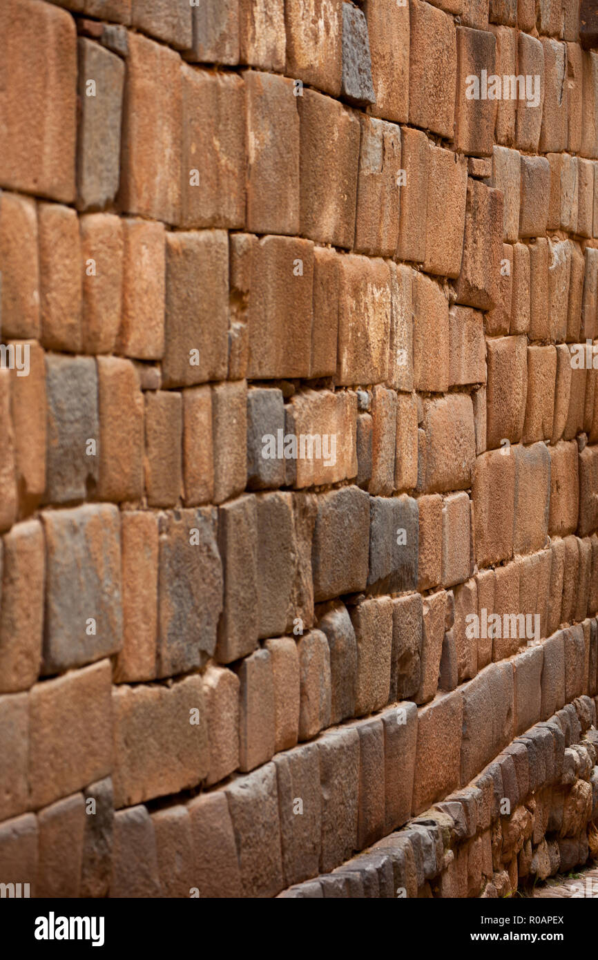 Ancient wall in an alley in Cusco Stock Photo - Alamy
