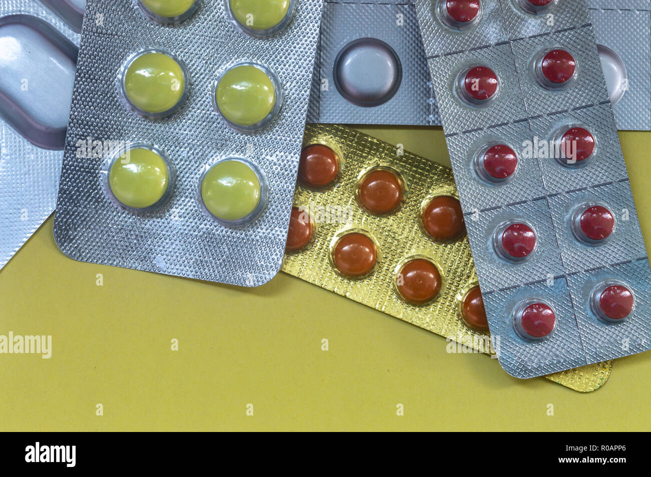 Round pill hi-res stock photography and images - Alamy