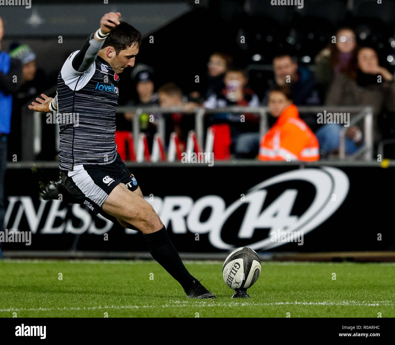 Simon davies wales hi-res stock photography and images - Alamy