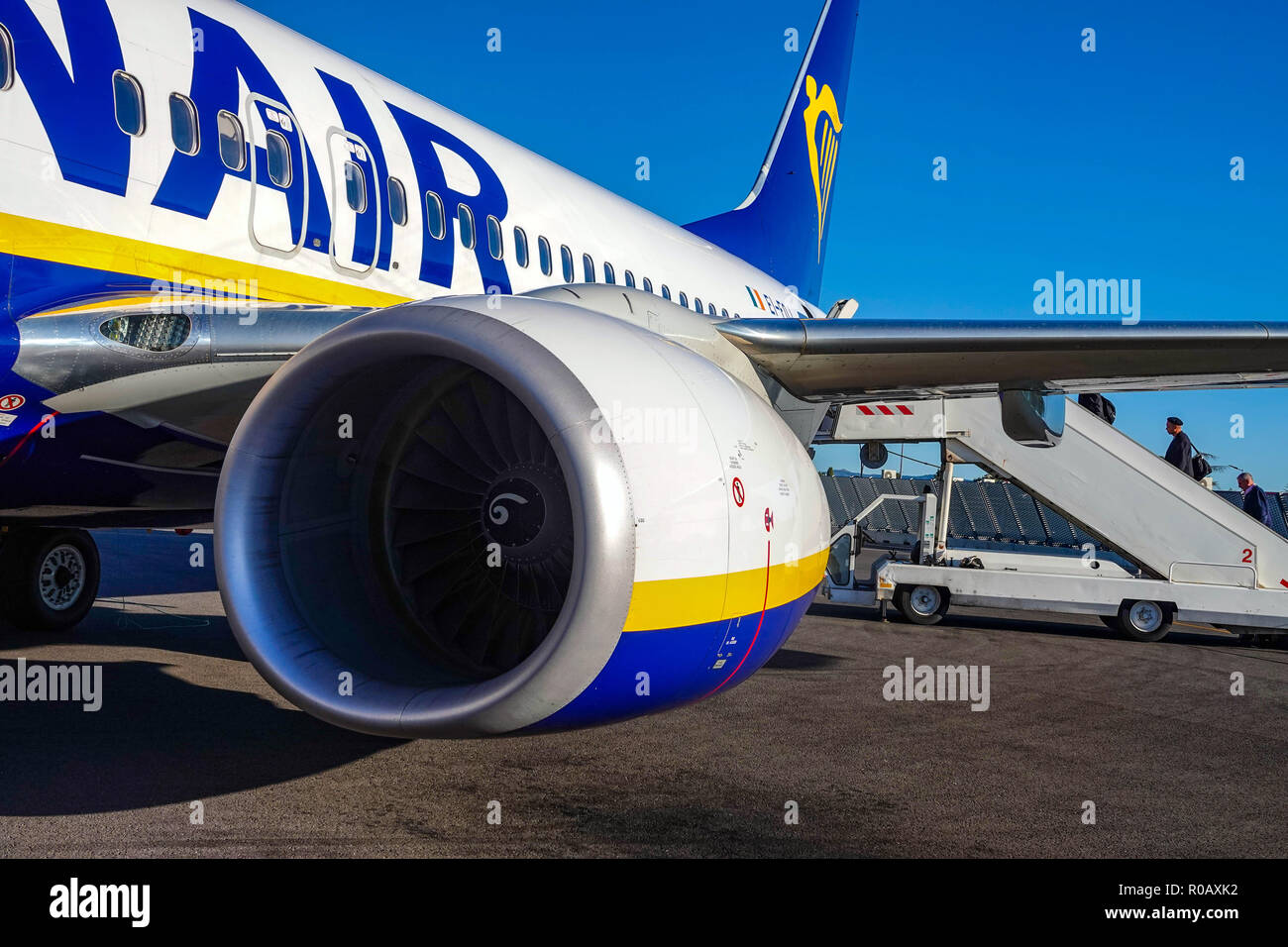 Engine and Passengers waiting by Ryanair Boeing 737 at Carcassonne ...
