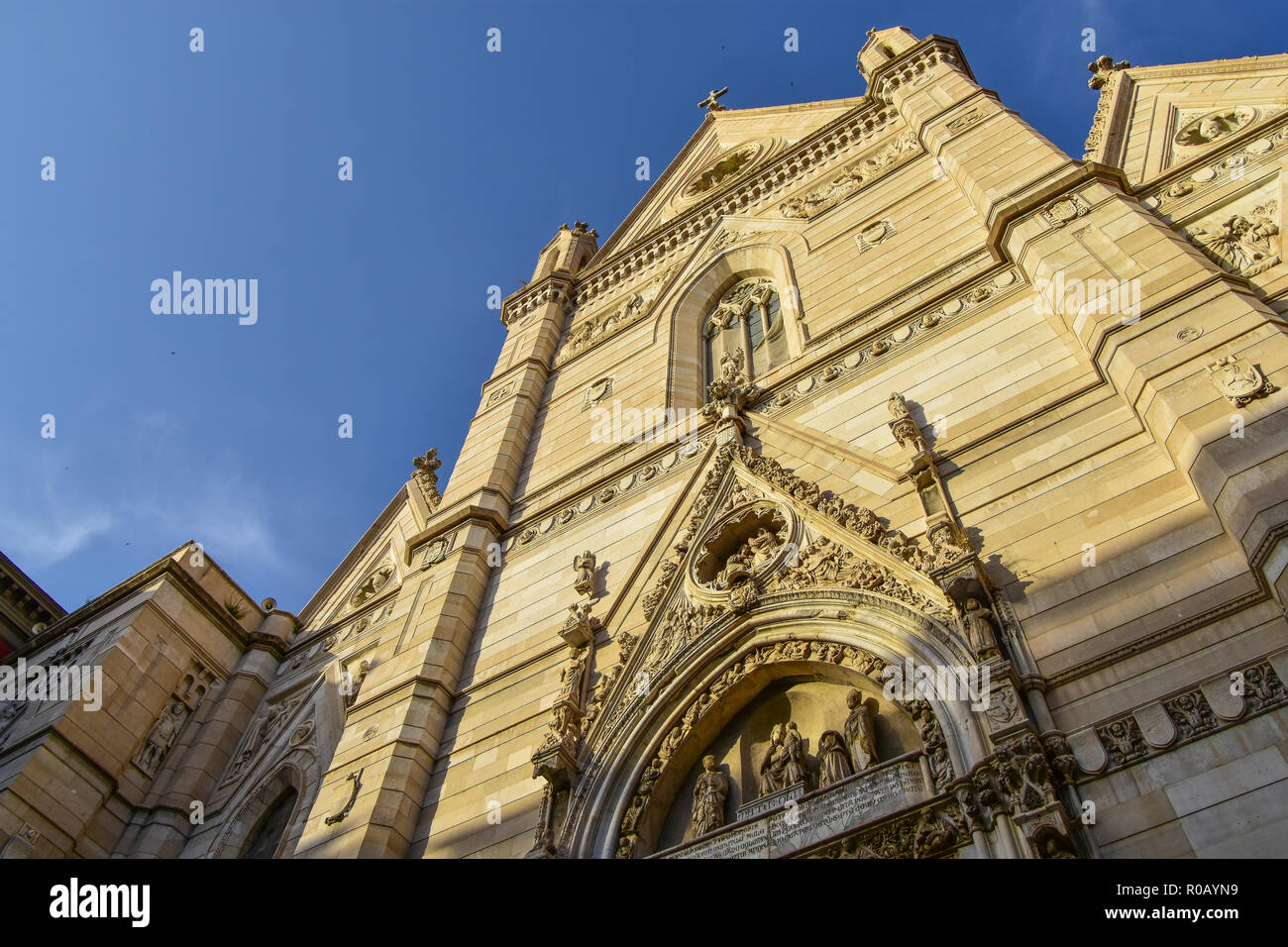 Duomo naples cathedral exterior hi-res stock photography and images - Alamy
