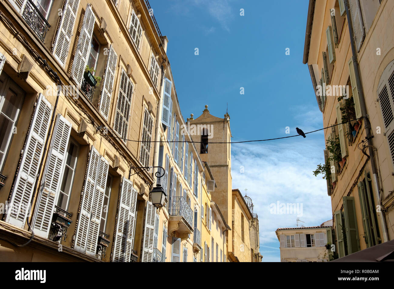 Tenement windows hi-res stock photography and images - Alamy