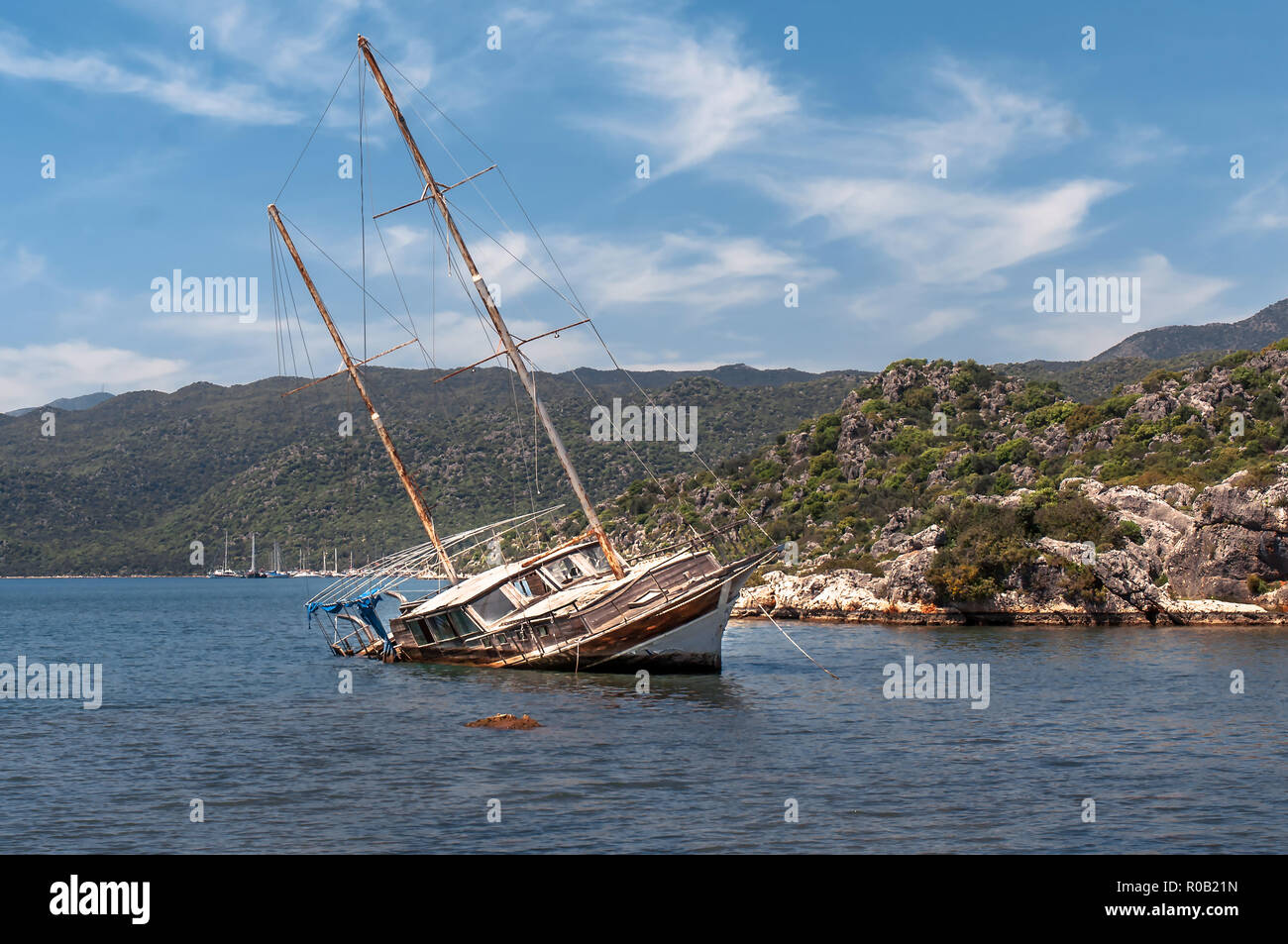 Shipwrecked sailboat hi-res stock photography and images - Alamy