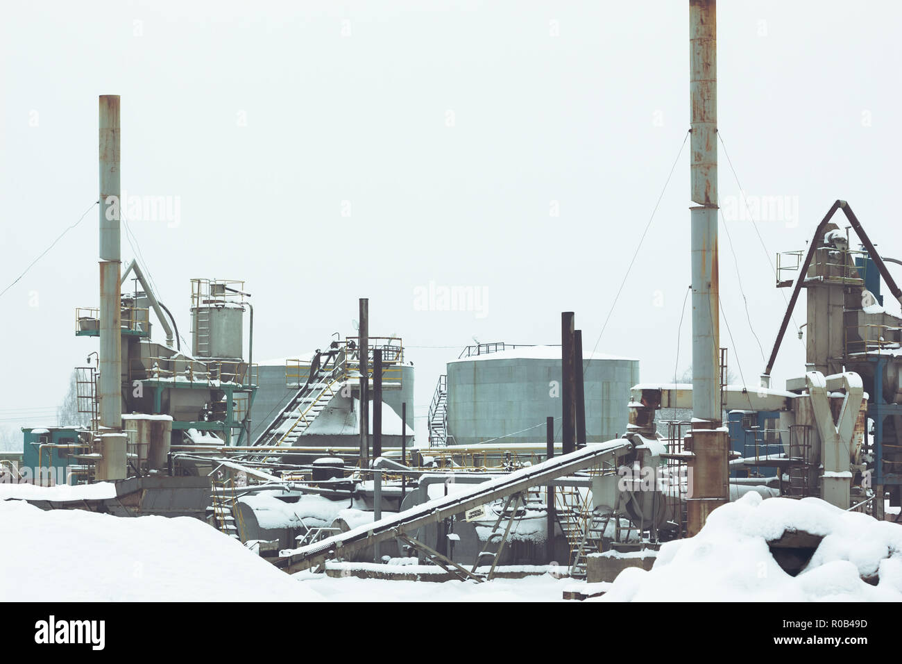 Factory bitumen hi-res stock photography and images - Alamy