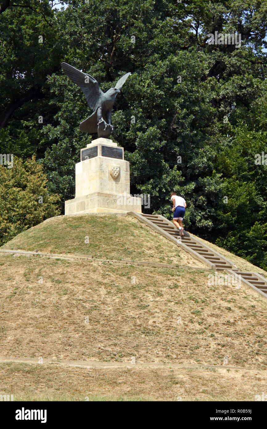 The running man sculpture hi-res stock photography and images - Alamy
