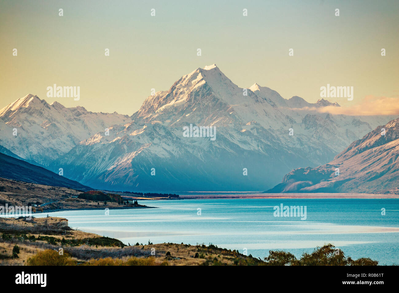 Road to Mt Cook, the highest mountain in New Zealand. Scenic highway ...