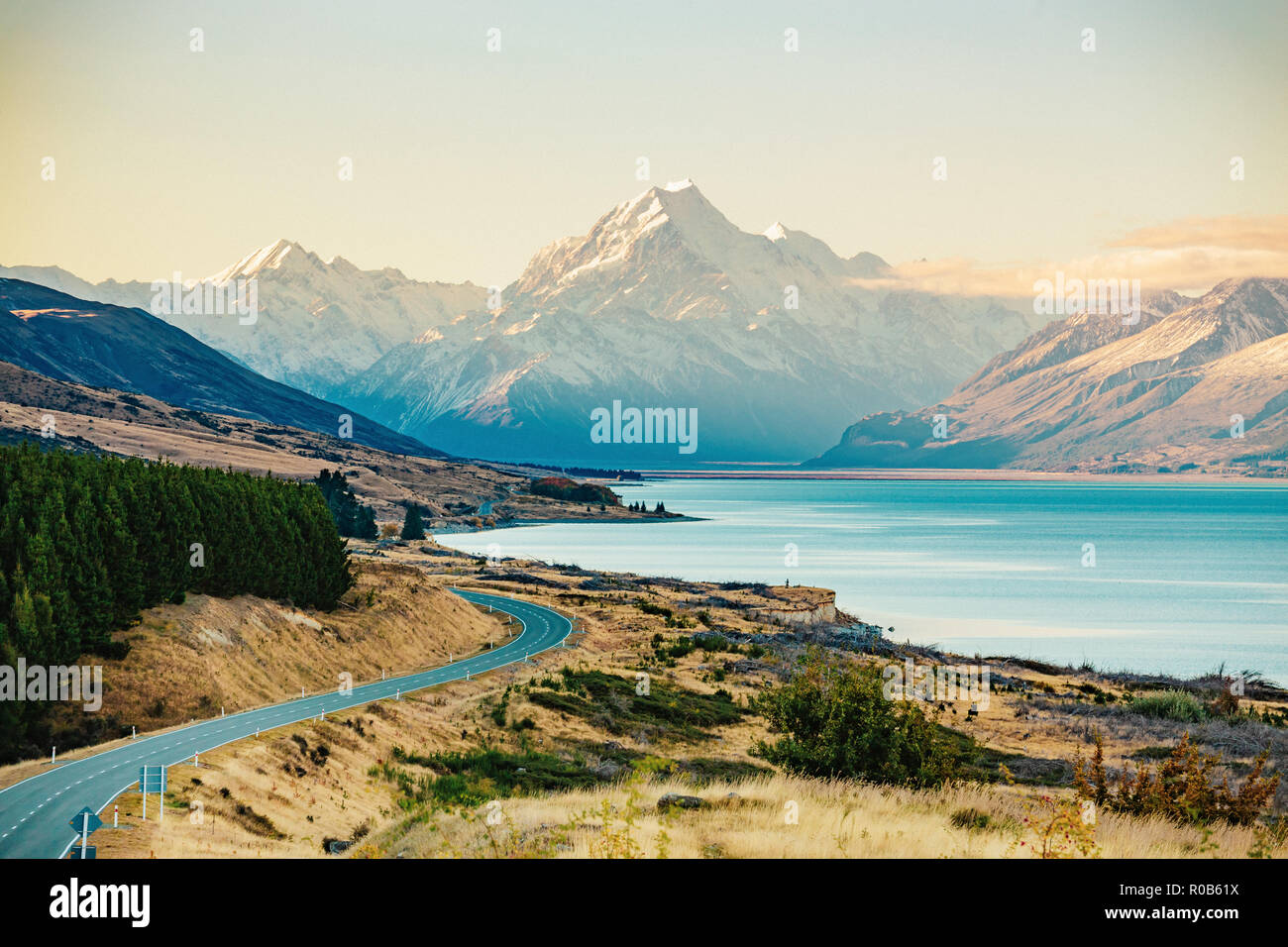 Road to Mt Cook, the highest mountain in New Zealand. Scenic highway ...