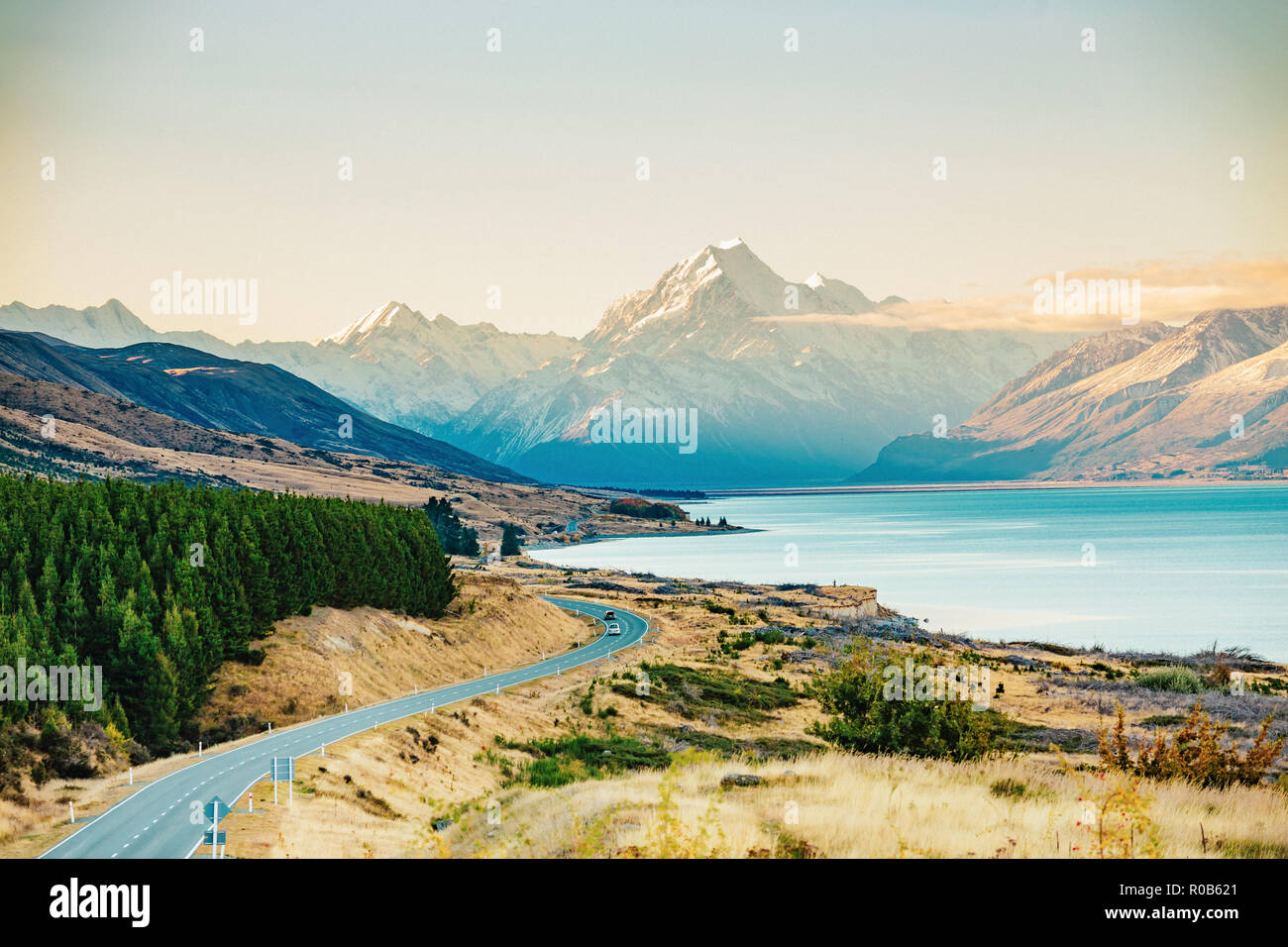 Road to Mt Cook, the highest mountain in New Zealand. Scenic highway ...