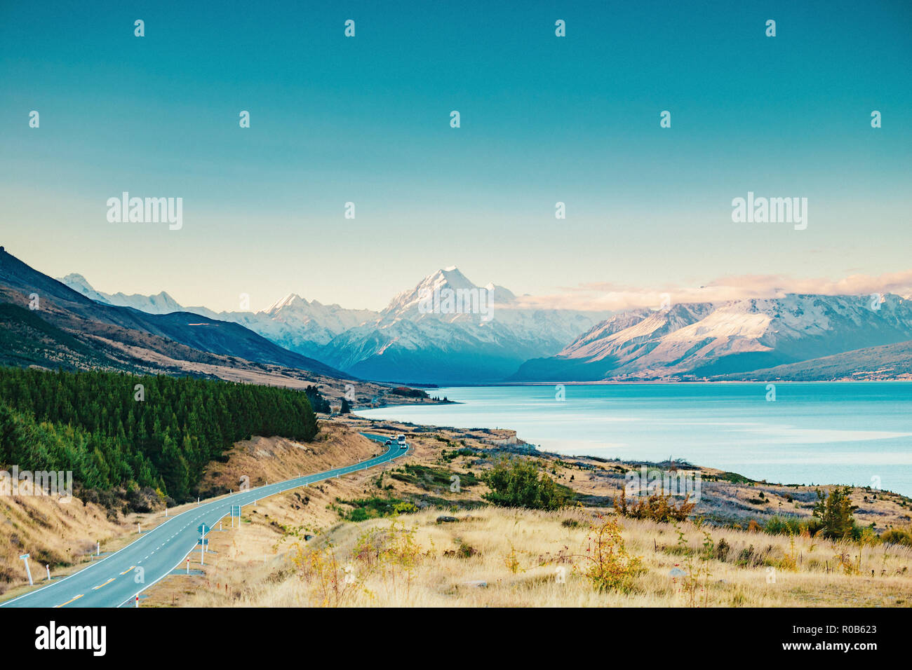 Road to Mt Cook, the highest mountain in New Zealand. Scenic highway ...