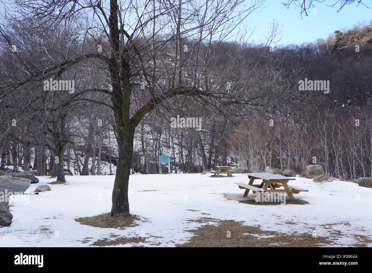 Lonely cold hi-res stock photography and images - Alamy