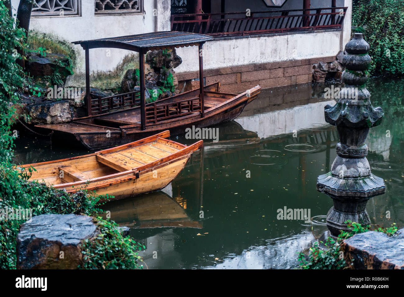 Suzhou garden, traditional architecture Stock Photo - Alamy