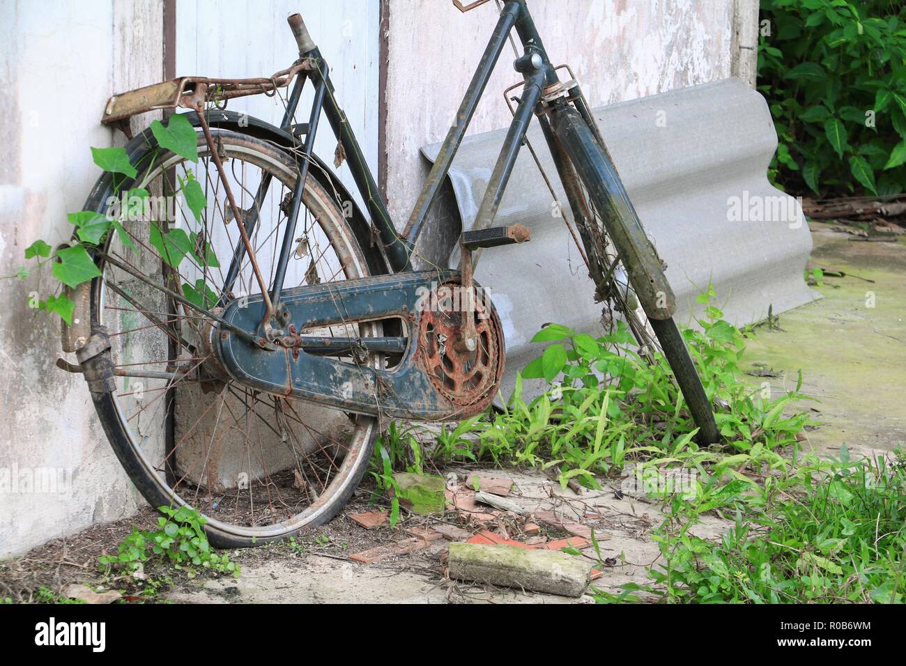 bicycle Antique Broken Old at decay and rust Stock Photo - Alamy