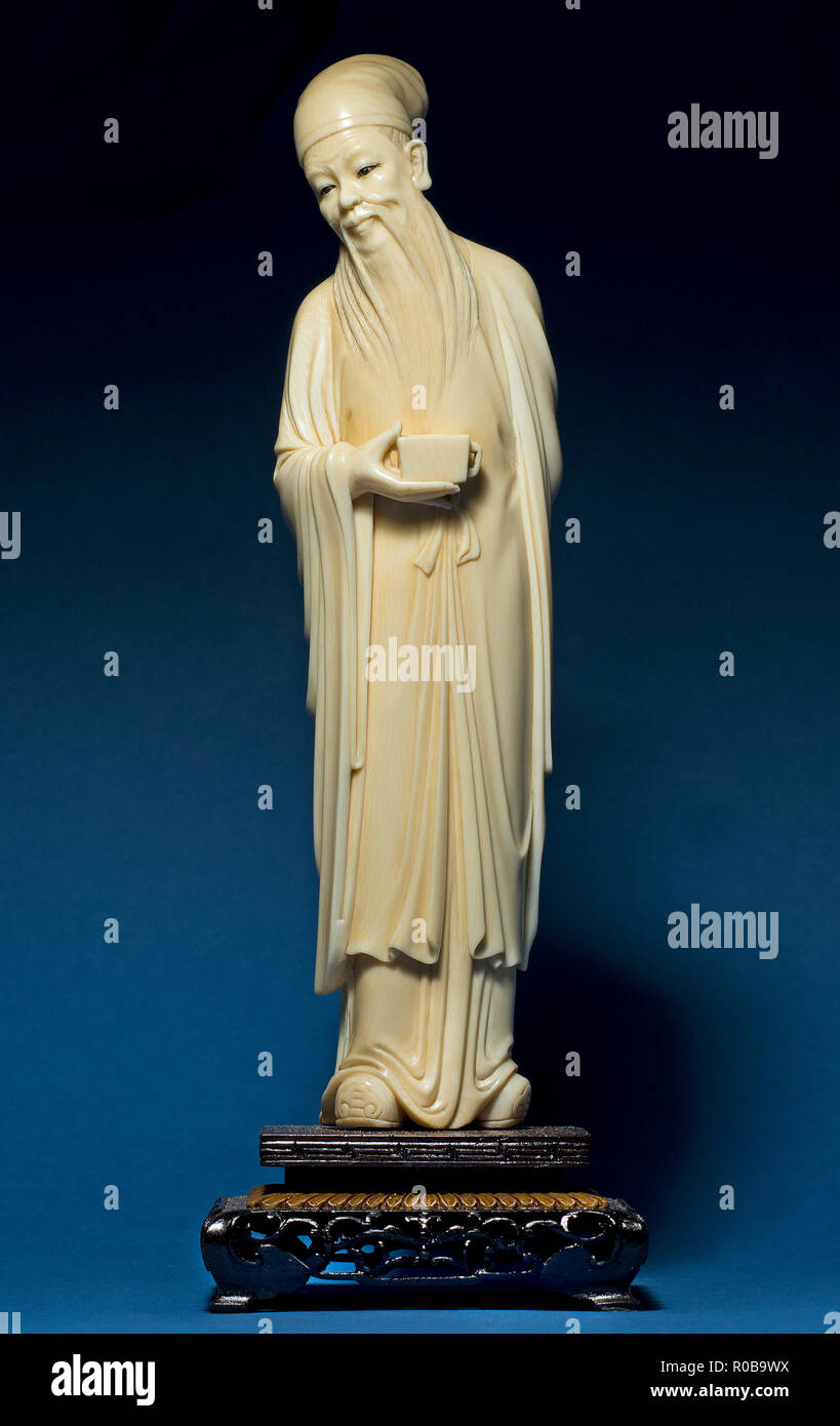 Okimono mask hi-res stock photography and images - Alamy