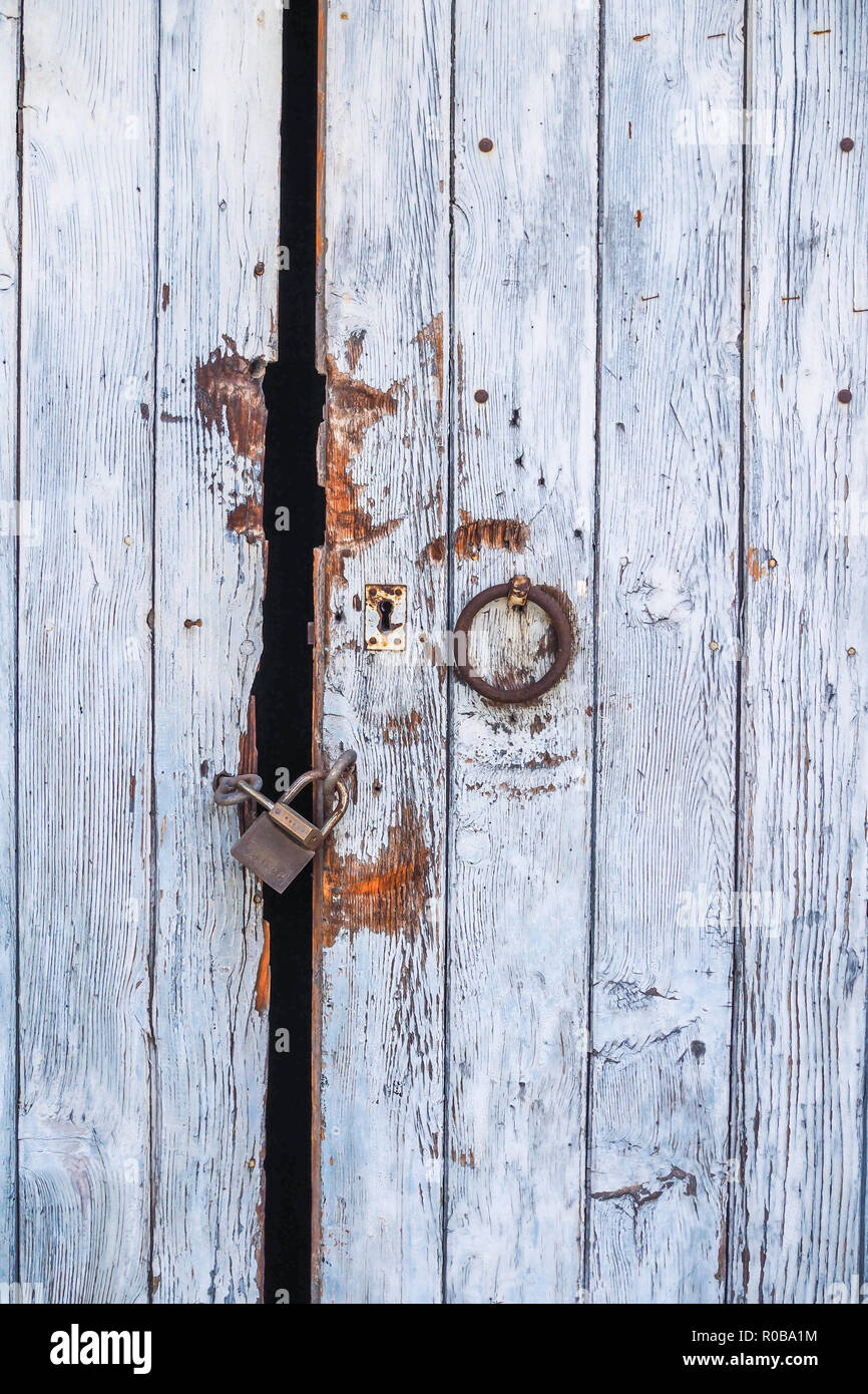 Distressed door hi-res stock photography and images - Alamy