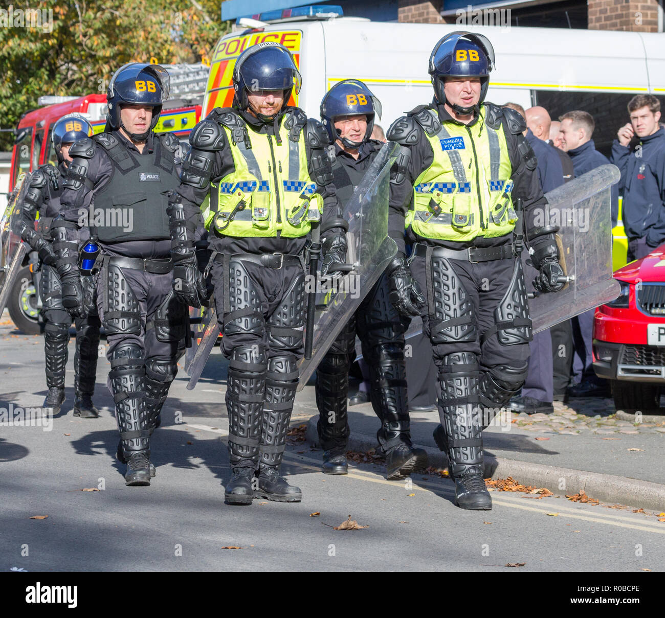 Black police woman body armour hi-res stock photography and images - Alamy