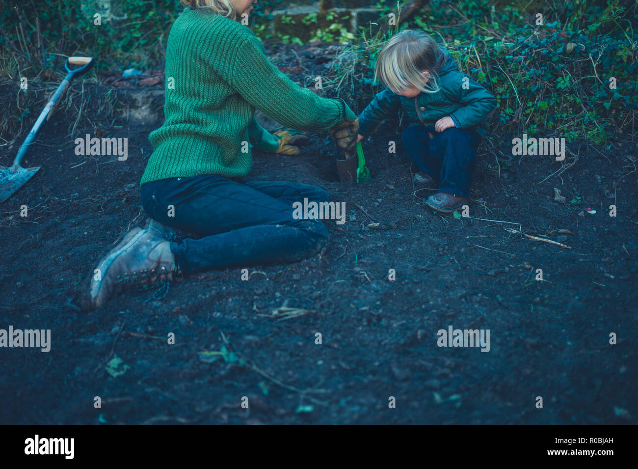 Boy digging garden hi-res stock photography and images - Alamy