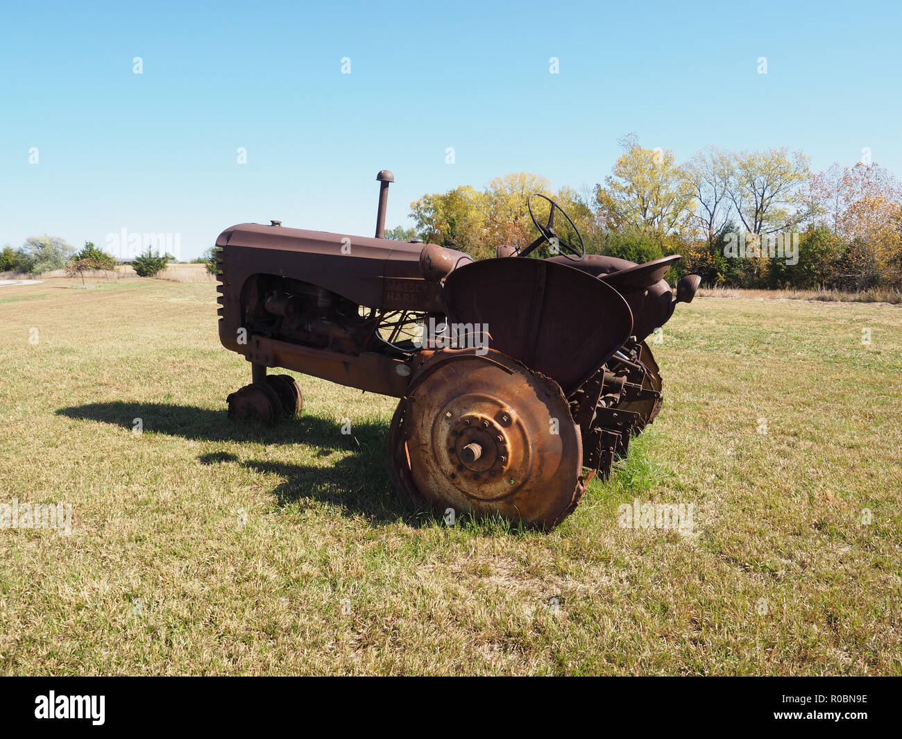 Rusty old farm tractor hi-res stock photography and images - Alamy