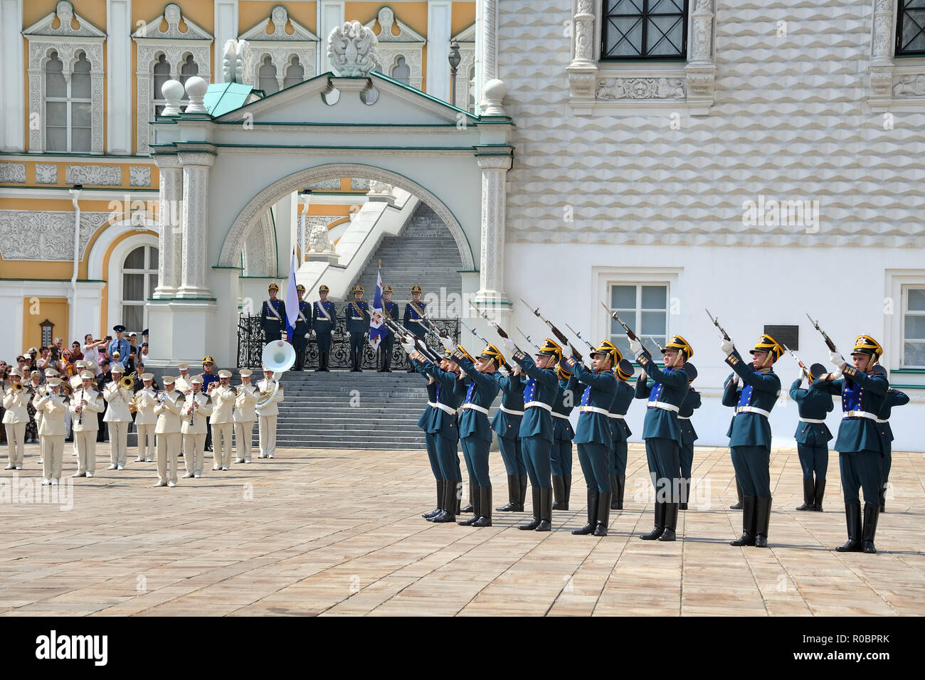 Soviet honor guard hi-res stock photography and images - Alamy