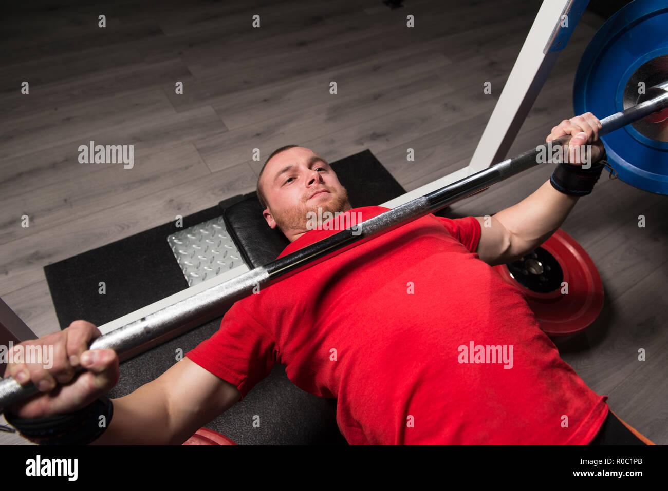 Strong Man Lifting Heavy Barbell During Powerlifting Workout in Gym ...