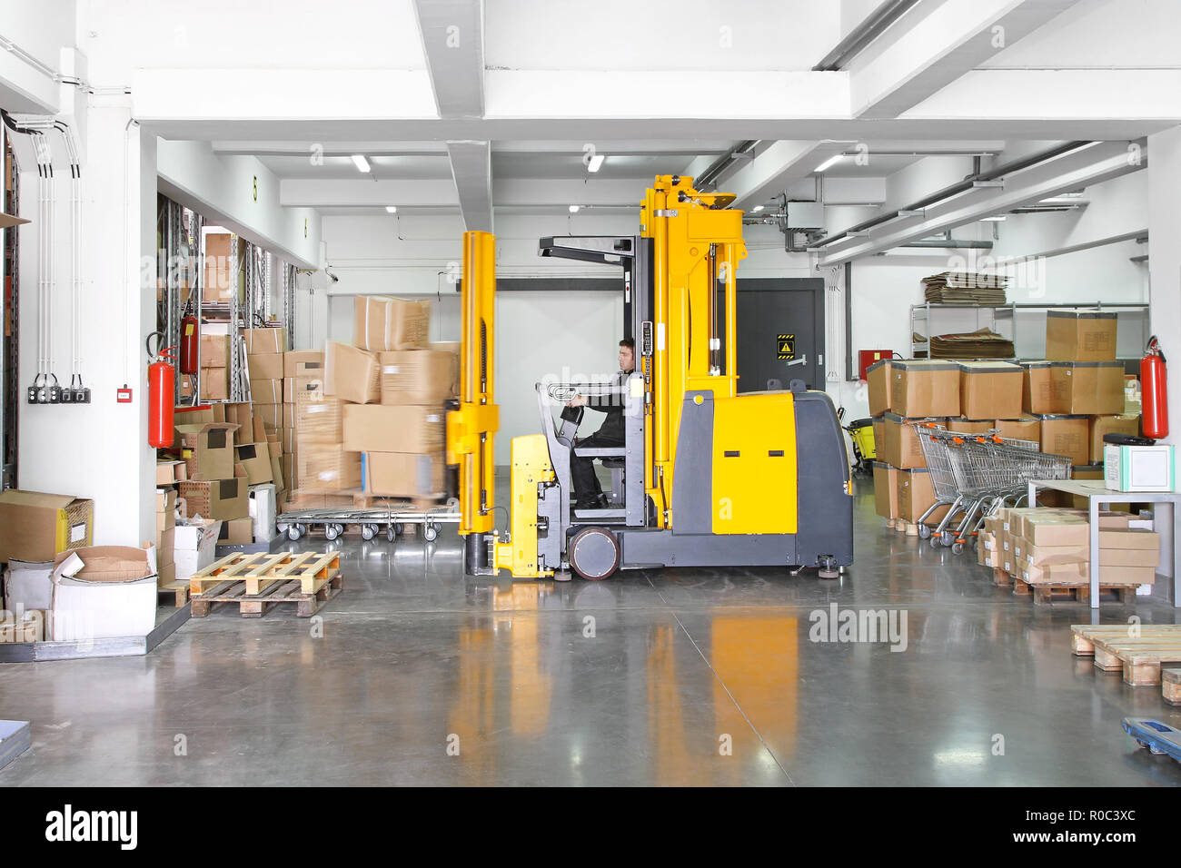 Warehouse boxes forklift hi-res stock photography and images - Alamy