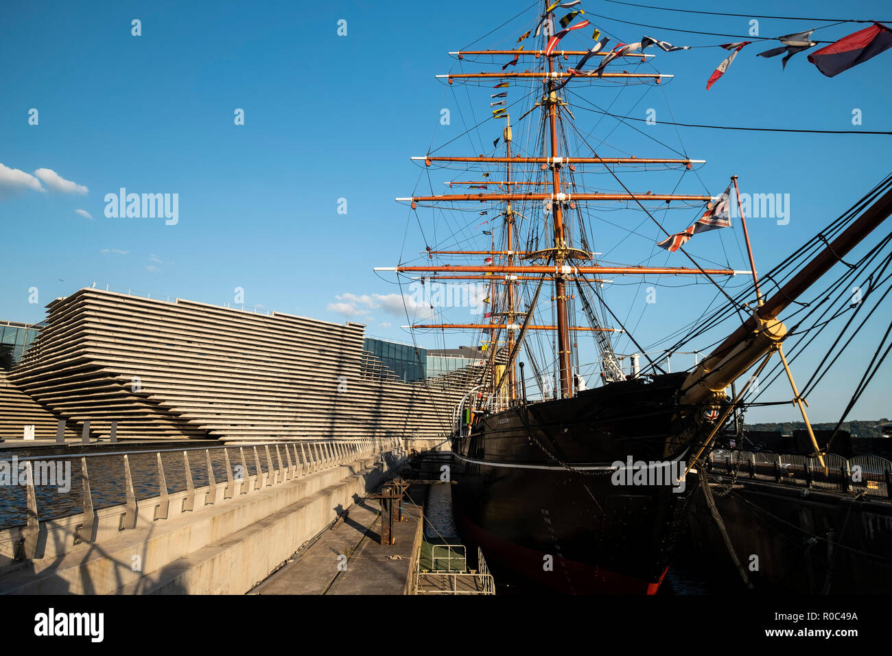 V&A Dundee Design Museum next to RRS Discovery antarctic survey ship ...