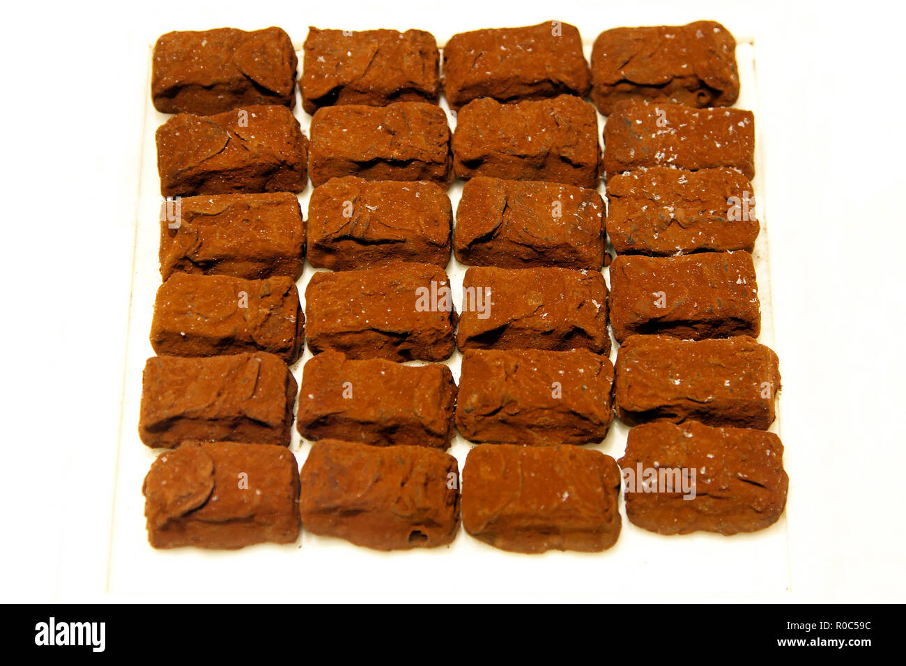 Dark chocolate square hi-res stock photography and images - Alamy