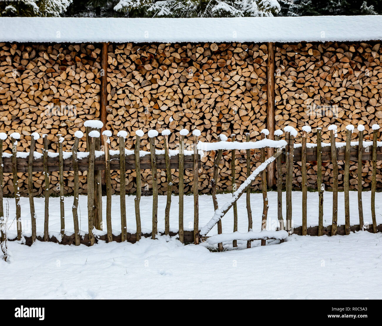 Stacked wood fence hi-res stock photography and images - Alamy