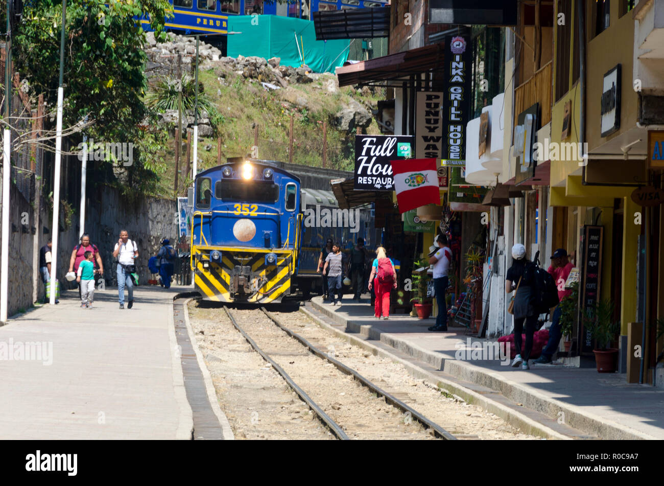 Peru rail passenger hi-res stock photography and images - Alamy
