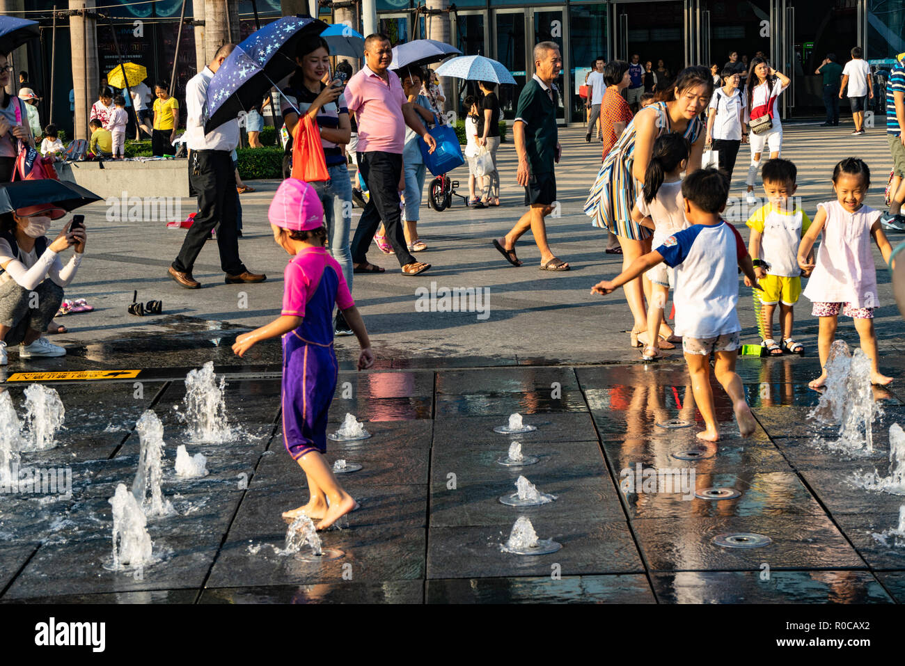 Chinese children playing hi-res stock photography and images - Alamy