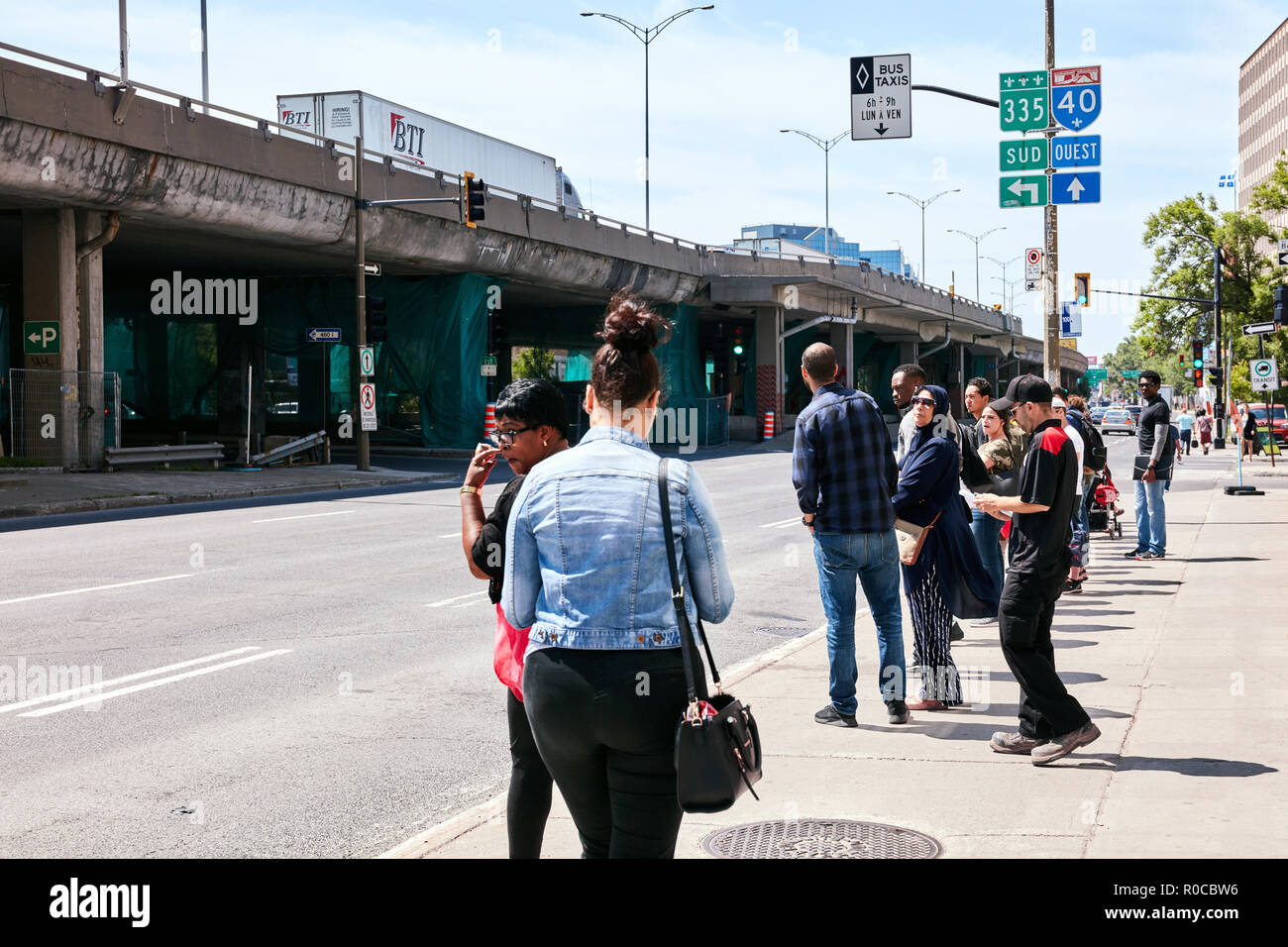 Man waiting bus stop sign hi-res stock photography and images - Alamy