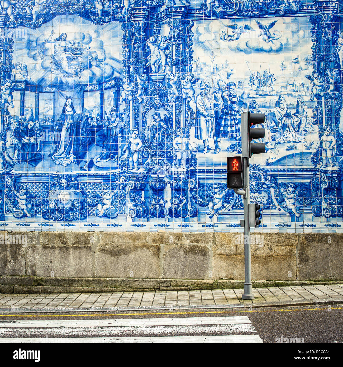 Portuguese tiles street hi-res stock photography and images - Alamy
